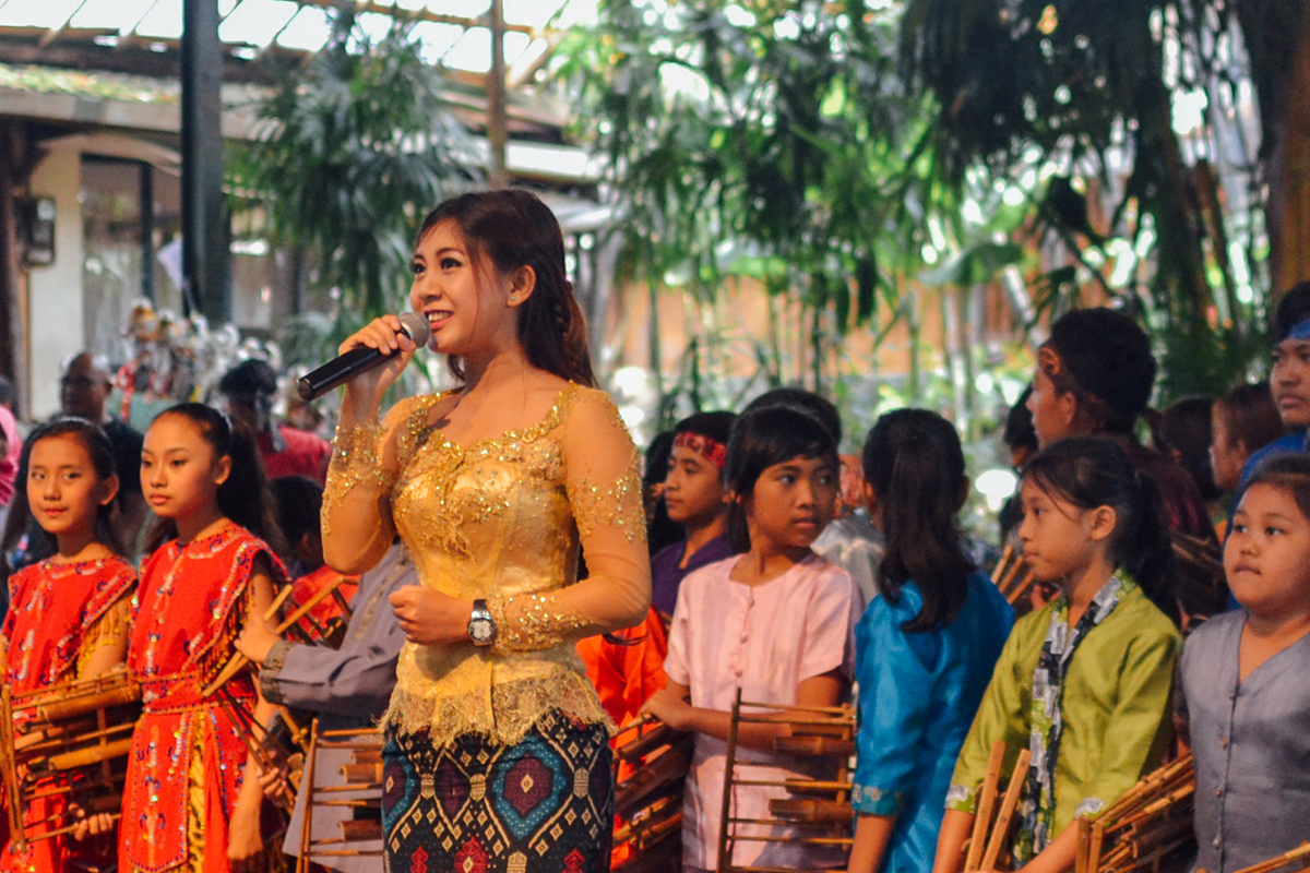 “Engklak-Engklakan” di Saung Angklung Udjo | Dunia Aleut!
