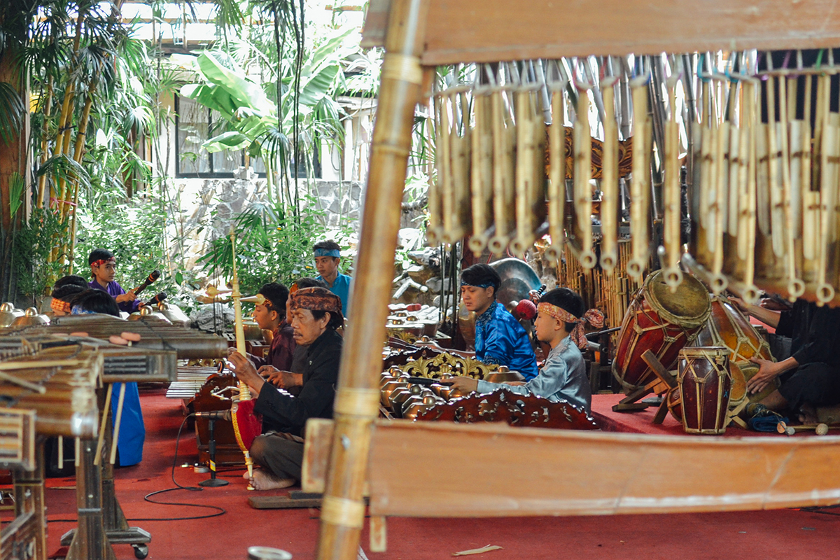“Engklak-Engklakan” di Saung Angklung Udjo | Dunia Aleut!
